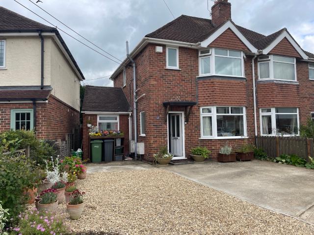Three bedroom extended semi detached house to let, situated in the popular location of Kingshill Park