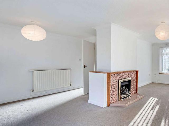 Three Bedroom Family Home with Driveway & Garage
