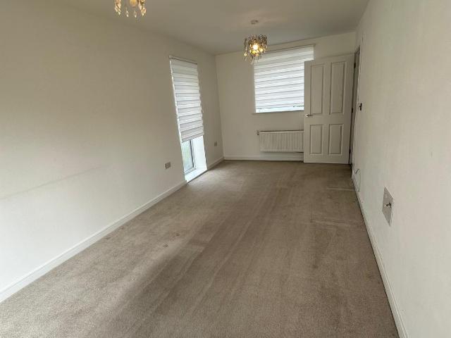 Three bedroom family house Lakeside