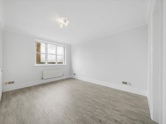 Three bedroom flat in portered block in Hampstead NW3