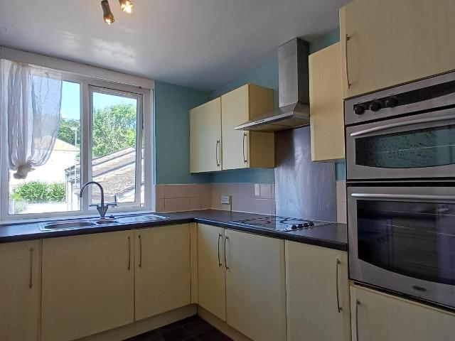 Three bedroom flat to rent