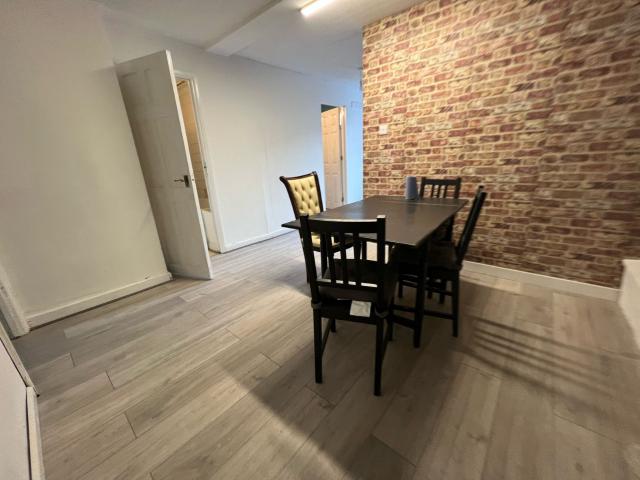 three bedroom ground floor flat close to goodmayes station