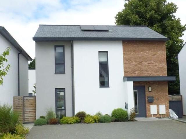 Three bedroom home at The Green 3 bed detached house to rent £1,950 pcm £450 pw