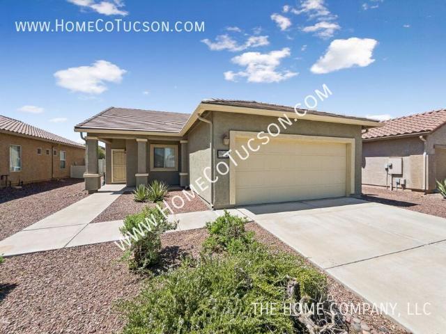 THREE BEDROOM HOME IN RED ROCK! 20903 E Reunion Road