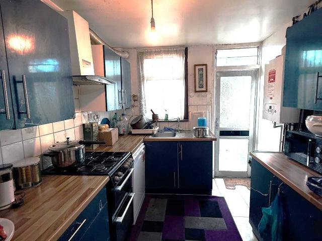 Three bedroom house ideal for working families close to ilford station