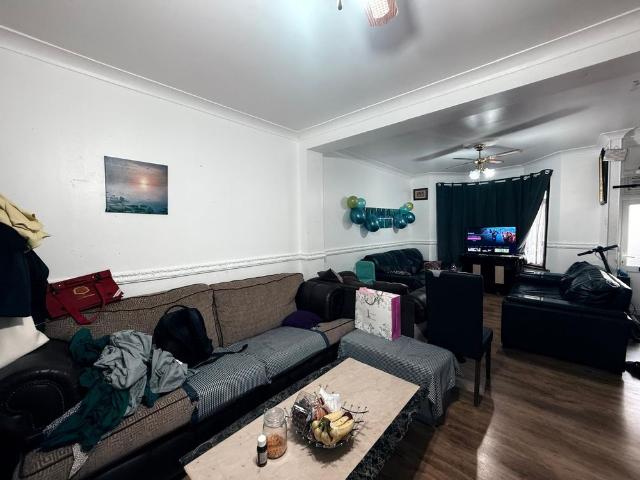 three bedroom house ideal for working £2200