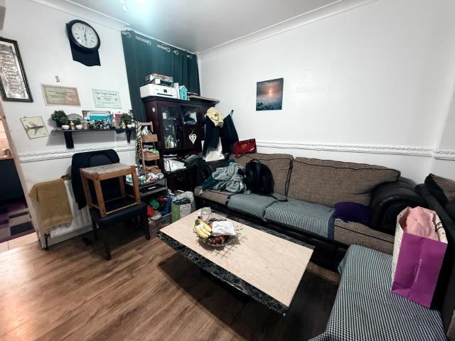 three bedroom house ideal for working £2200