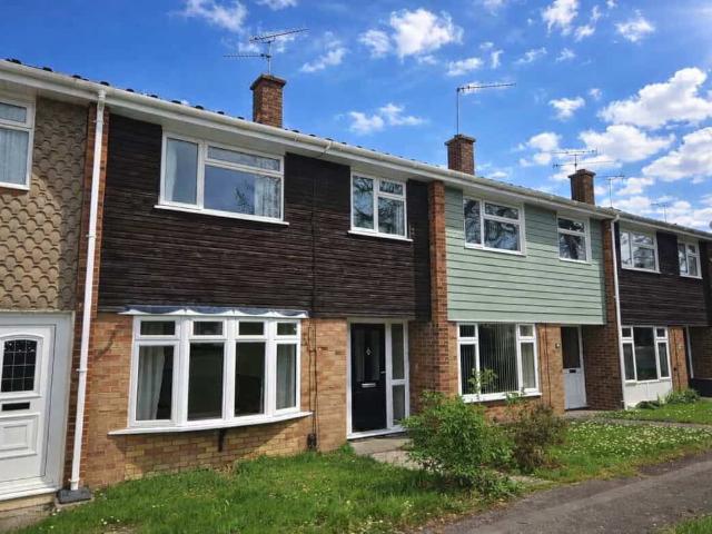 THREE BEDROOM HOUSE IN WALKWAY LOCATION