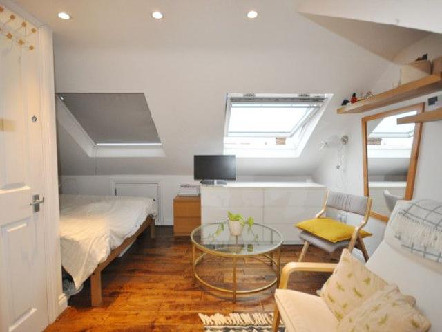 Three Bedroom House to rent in Ashburnham Rd