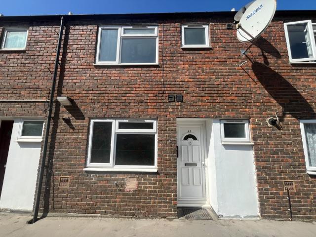 Three Bedroom House to Rent in Stable Close, Northolt