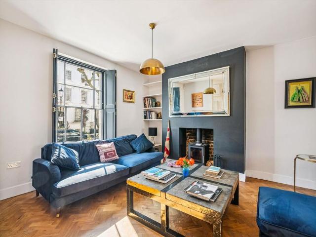 Three bedroom house with private courtyard garden in Notting Hill, W11