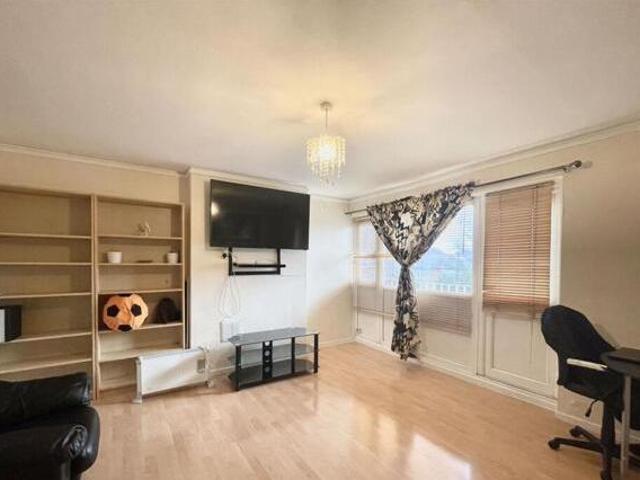 Three Bedroom Split Level Flat To Let, Leyton, 3 Bedroom Flat