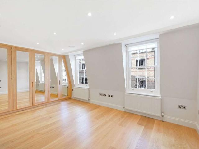 Three bedroom townhouse in Belgravia