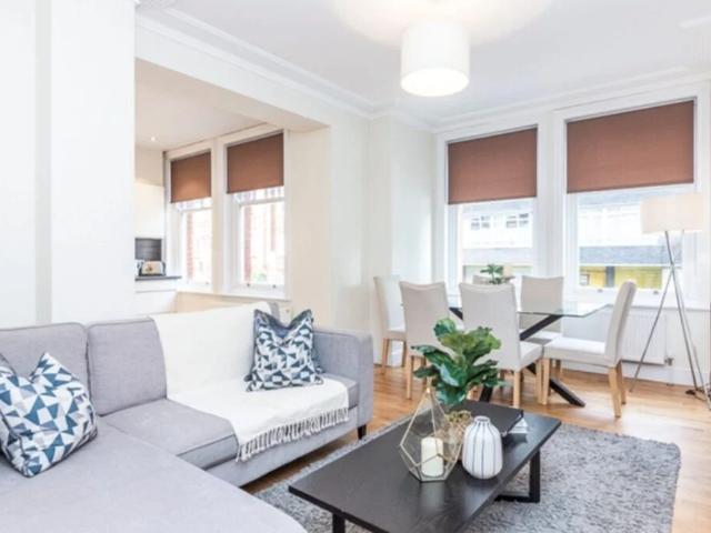 Three bedroom – 3 bathroom Ground floor Size: 875 sq ft