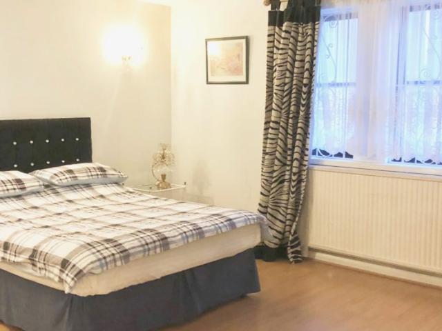 Three Bedrooms Apartment in Porchester Place, W2