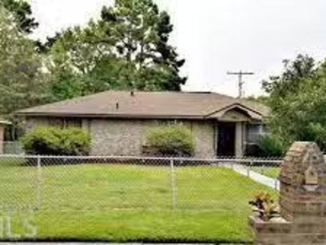 Three Bedroom/Two Bathroom House in Lamarville! 2124 Hart Ave