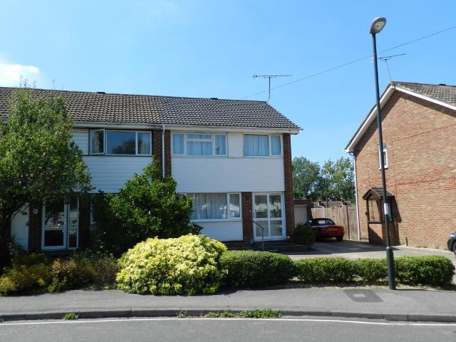Three Bridges, Crawley 3 bed semi detached house to rent £1,850 pcm £427 pw