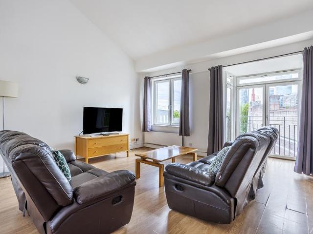 Three Colt Street, London E14 4 bed terraced house to rent £4,000 pcm £923 pw