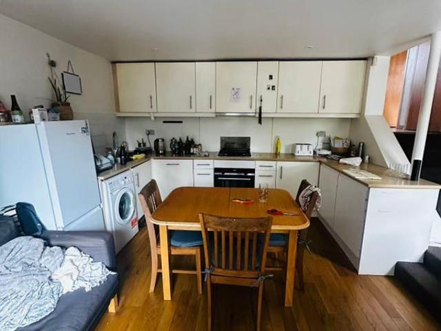 Three Double bedroom apartment in Brixton