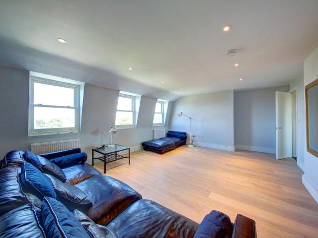 Three Double Bedroom Flat Overlooking Blackheath