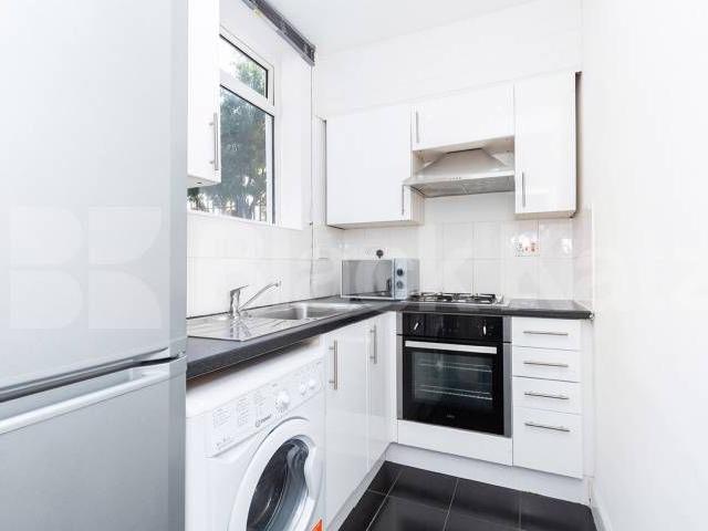 Three double bedroom property with modern kitchen and spacious lounge