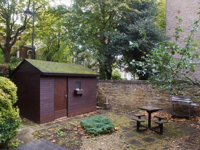 Three double bedroom split level apartment with a lovely private patio in a purpose built development close to Highbury & Islington station