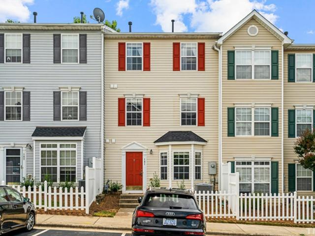 Three floor, spacious townhome style corner condo in Southwest Raleigh, minutes from NC State! 7 min from NCSU and 10 min from Downtown Raleigh. Bus stop is also located right in the community for easy travel Line #11. *Cats and small dogs only