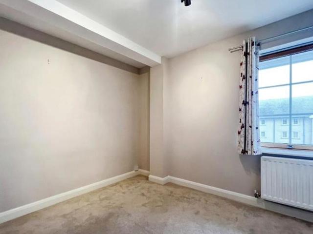 Three large bedrooms, an ensuite, a balcony with superb seventh floor Marina views and two allocated car parking spaces will make this stunning penthouse apartment a perfect home. Call NOW to book your priority viewing, this is a really rare opportunity!