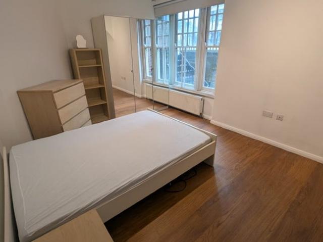 Three Large Double Bedroom Flat with Garden E1W!