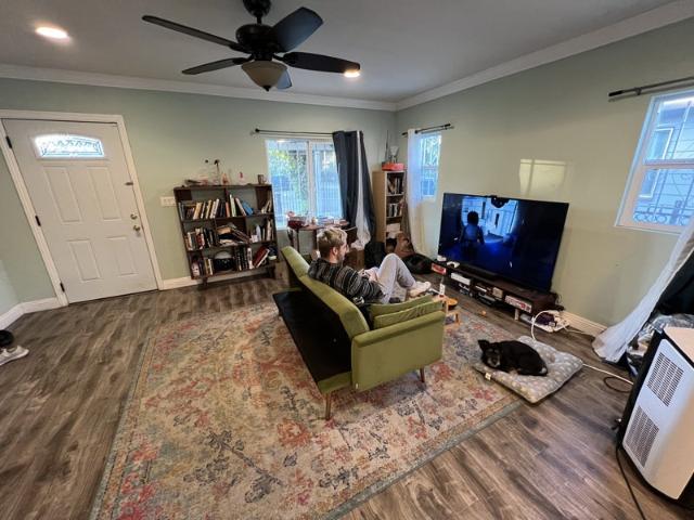 Three Large Rooms available 9/1!