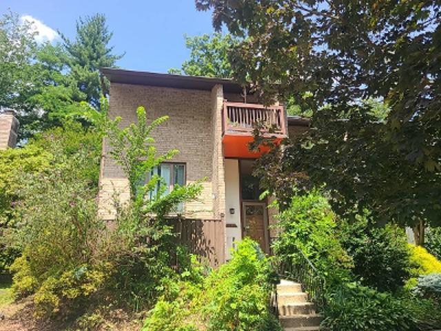 Three Oaks Dr