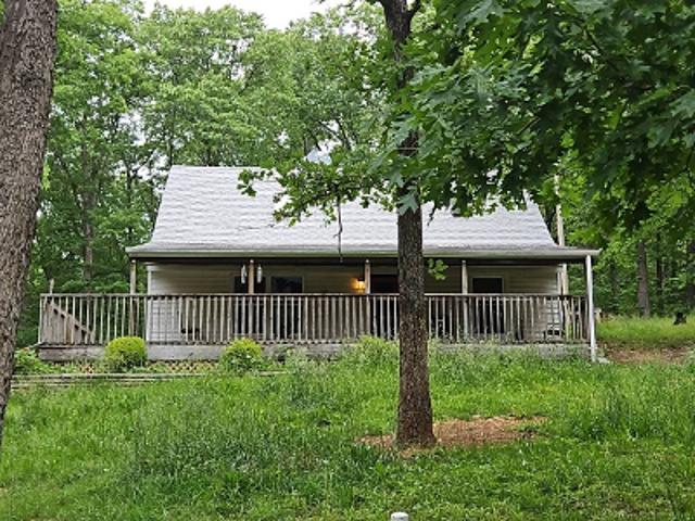 Three Oaks Ln