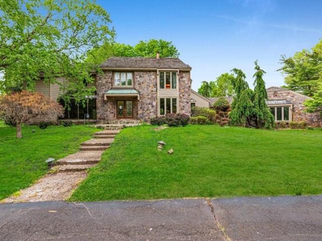 Three Ponds Ln, Newtown, Home For Sale