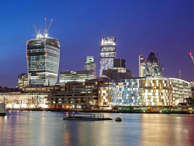 Three Quays Apartments, Tower Hill. Studio to rent £3,683 pcm £850 pw