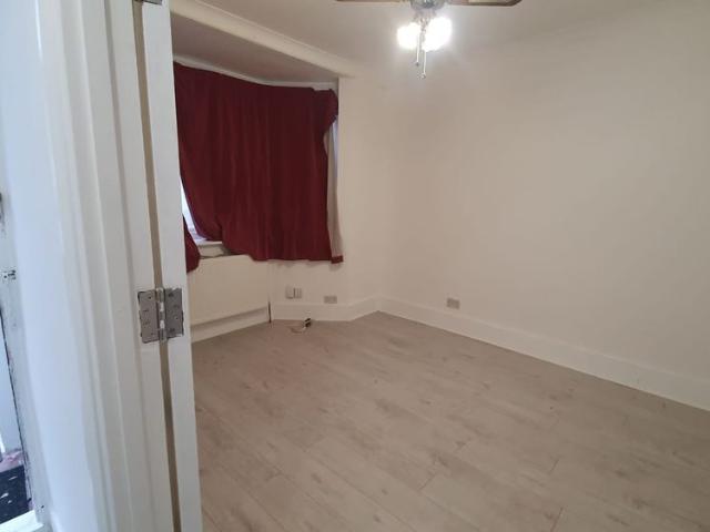 Three/four bed family house off romford road forest gate