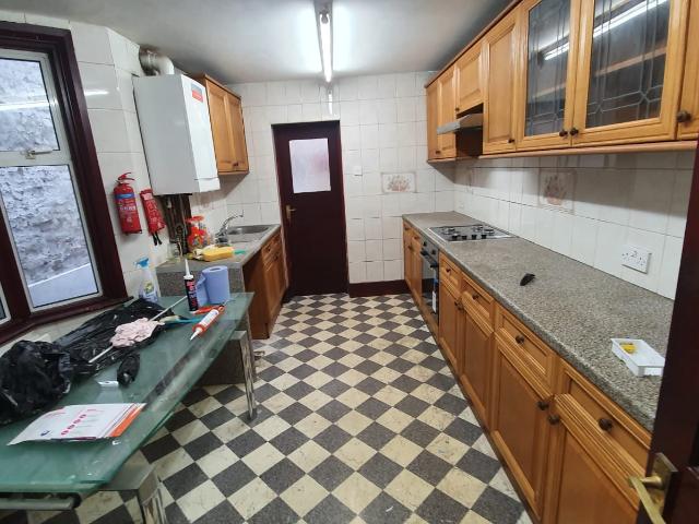 Three/four bed family house off romford road forest gate
