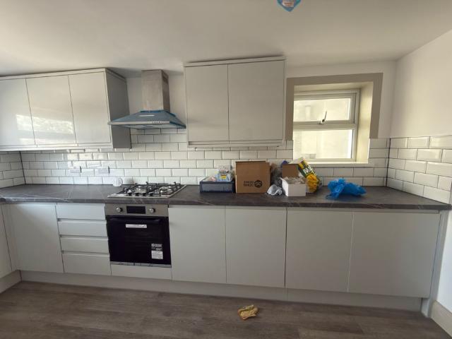 Three/Four bedroom Split level Flat close to High Street Ilford £2400 pcm