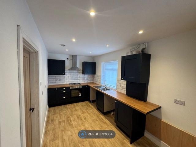 Throstle Road, Leeds LS10, 2 bed end terrace house to rent, £1,200 pcm | PrimeLocation