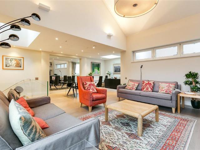 Thurloe Place Mews, South Kensington. 3 bed mews to rent £7,000 pcm £1,615 pw