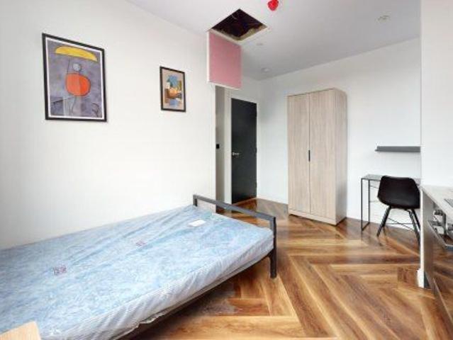 Thurloe Street, Manchester M14, Room to rent, £906 pppm | PrimeLocation