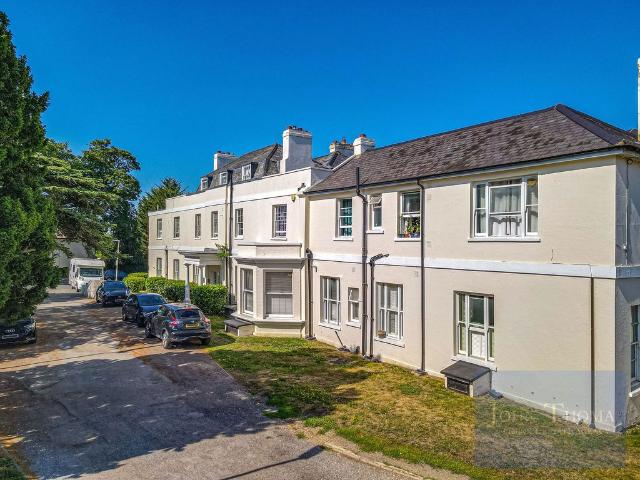 Thurlby House, Chigwell IG8, 2 bed flat to rent, £1,795 pcm | PrimeLocation