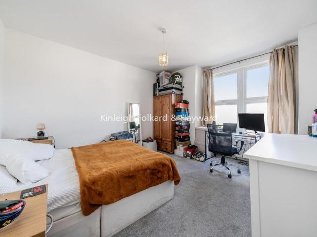 Thurso Street, Tooting, London, SW17 3 bed house to rent £2,850 pcm £658 pw