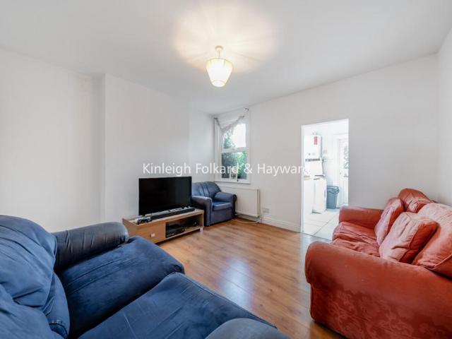 Thurso Street, Tooting, London, SW17 3 bed house to rent £2,850 pcm £658 pw