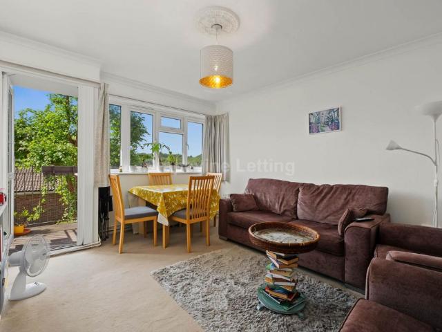 Thursley Garden, Southfields, SW19 2 bed apartment to rent £2,200 pcm £508 pw