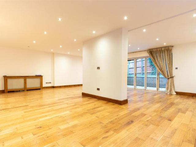Thursley Gardens, Wimbledon, SW19 4 bed semi detached house to rent £4,117 pcm £950 pw