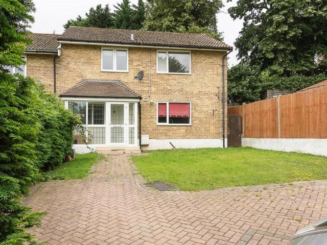 Thursley Gardens, Wimbledon, SW19 4 bed semi detached house to rent £3,683 pcm £850 pw