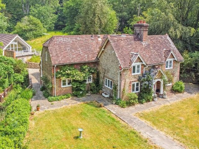 Thursley, Godalming GU8, 4 bed detached house to rent, £4,500 pcm | PrimeLocation