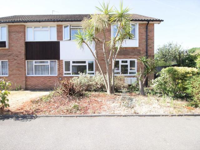Thwaite Close, Erith DA8, 2 bed maisonette to rent, £1,500 pcm | PrimeLocation