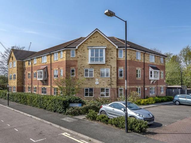 Thyme Close London SE3 2 bed flat to rent £1,950 pcm £450 pw