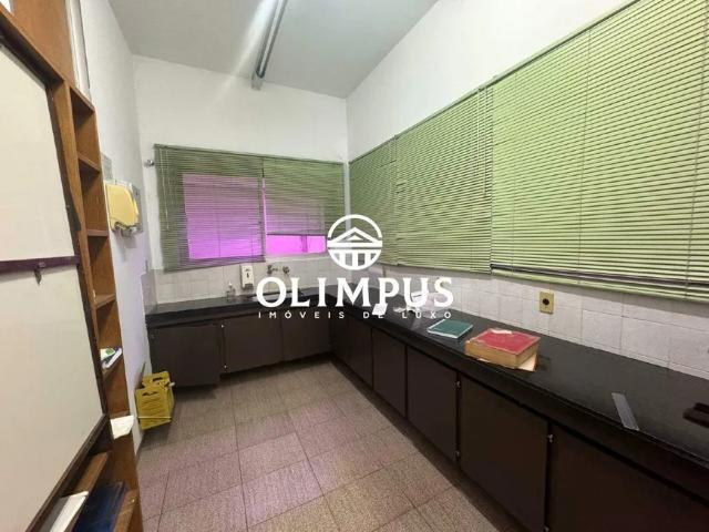 Ótima opção de prédio comercial em três pavimentos em uma das principais avenidas de Uberlândia